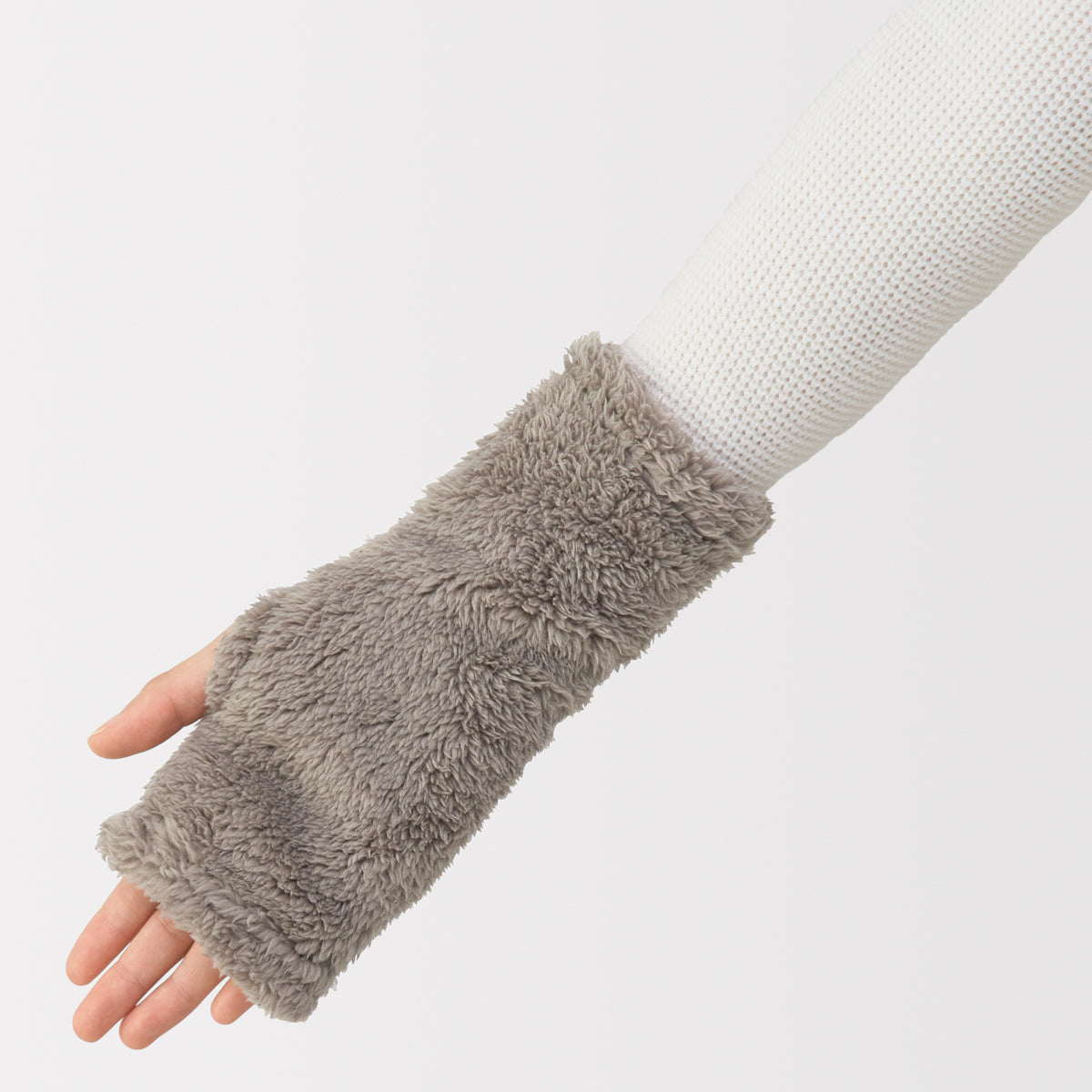 Boa Fleece Hand Warmers | Winter Accessories | MUJI Canada