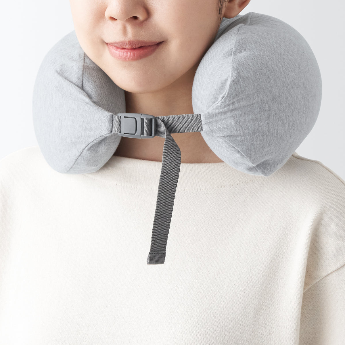 Fitting Neck Cushion | Travel Accessories | MUJI Canada