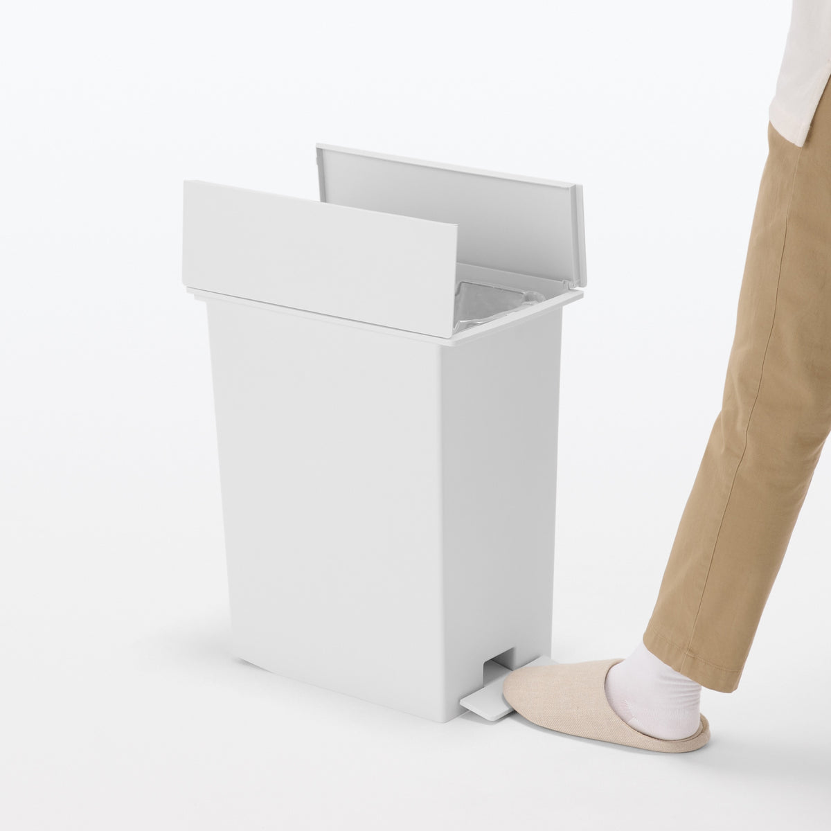 Polypropylene Pedal Dust Bin w/ Double-Hinged Lid Large | MUJI Canada