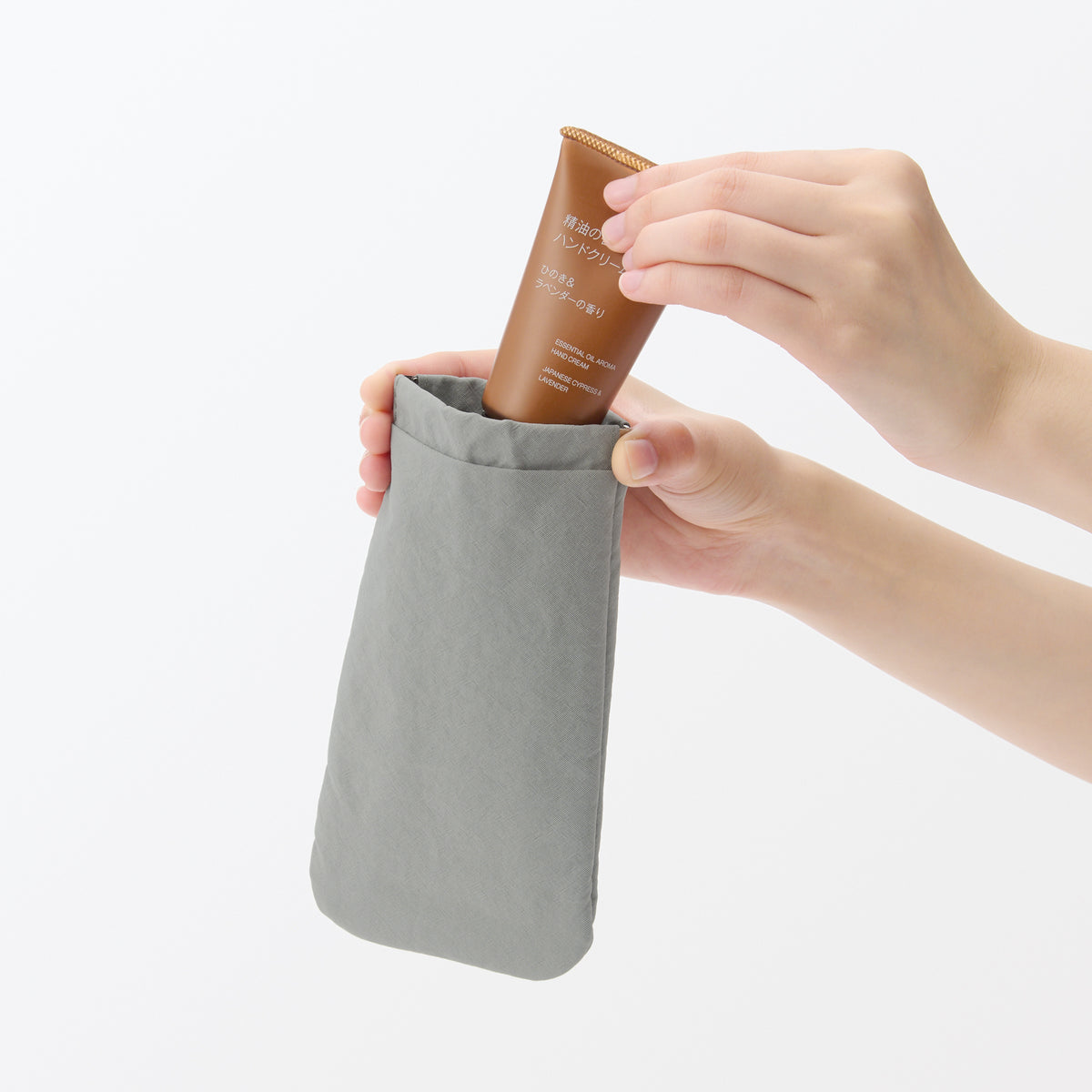 Wrinkled Nylon Self-Closing Flat Pouch - Medium | Travel | MUJI Canada