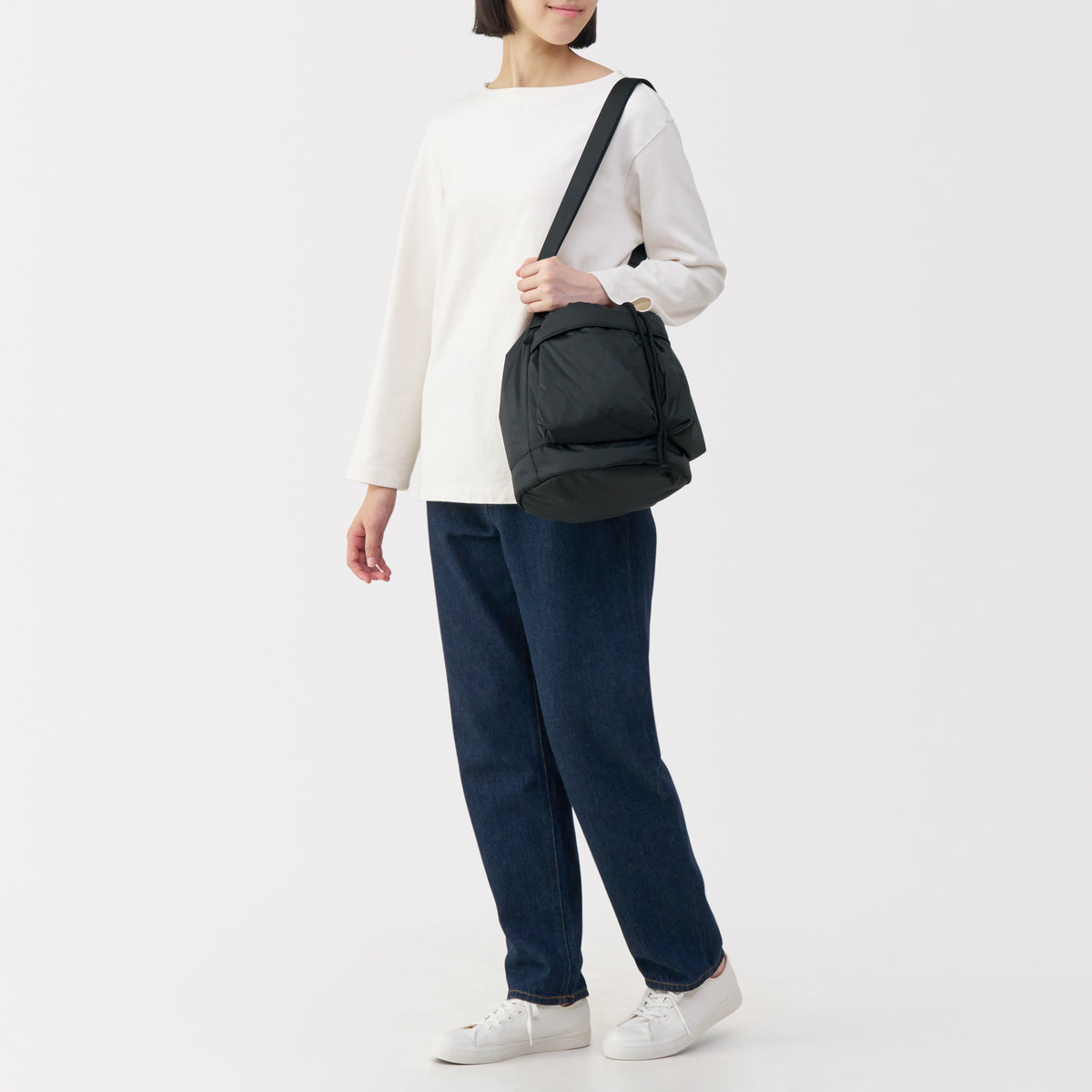 Water Repellent Padded Drawstring Bag | Travel Bags | MUJI Canada