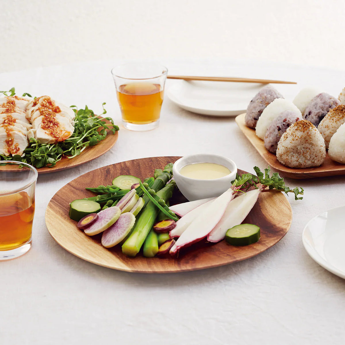 Acacia Plate - 23cm dia. | Wooden Dinnerware | MUJI Canada