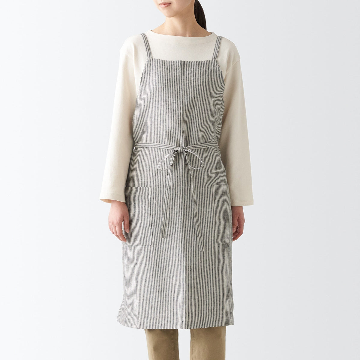 Plain Weave Linen Cross Back Apron | Kitchen Aprons | MUJI Canada